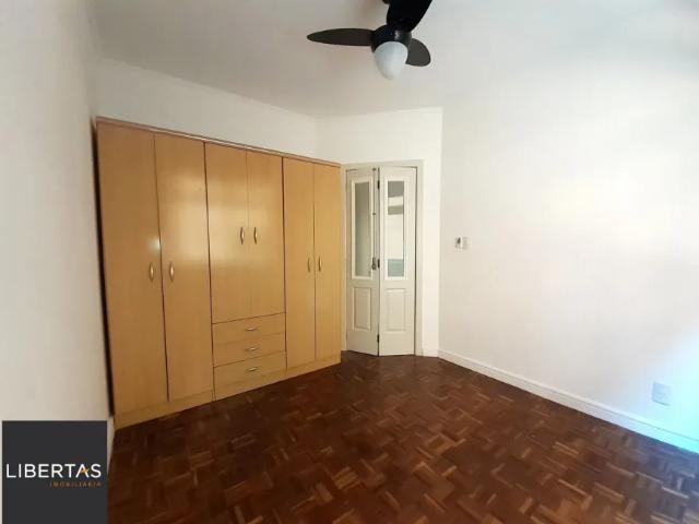 Apartamento de dois quartos no bairro Menino Deus em Porto Alegre