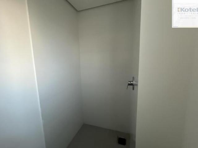 Apartamento de dois quartos, suíte e uma vaga de garagem no bairro Rio branco