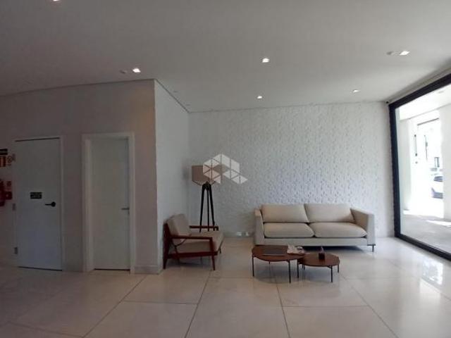 Apartamento de esquina com suíte e 3 vagas de garagem
