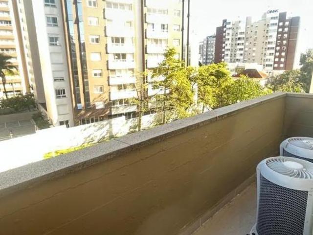 APARTAMENTO DE FRENTE 03 DORMITÓRIOS MENINO DEUS