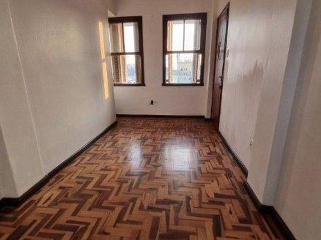 Apartamento de frente com 1 dormitório para venda no bairro Cidade Baixa em Port