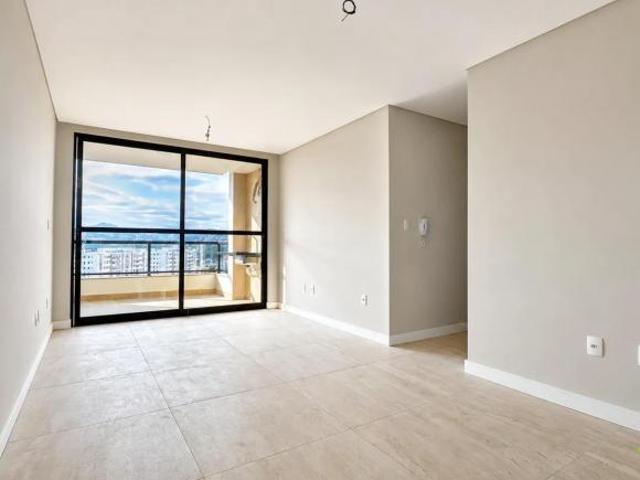Apartamento de Frente com 2 Quartos, 1 Suíte e Varanda Gourmet no Vale do Ipê 75 m²