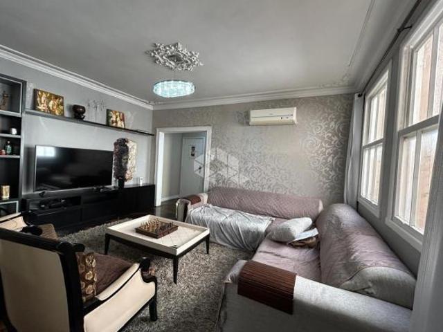 Apartamento de frente, com 3 dormitórios, 1 dormitório com sacada, bairro Santana, em Porto Alegr