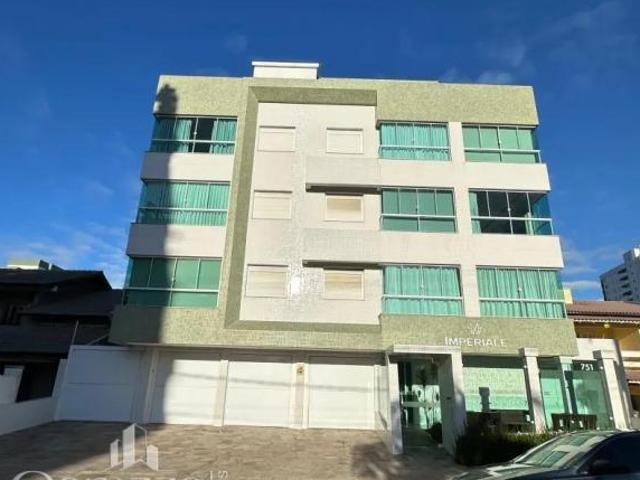 Apartamento de frente, mobiliado e decorado próximo ao mar!