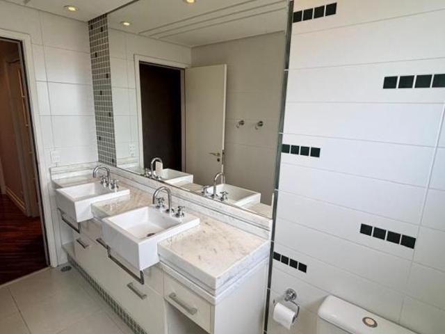 Apartamento de frente para a praça do aquarius andar alto!