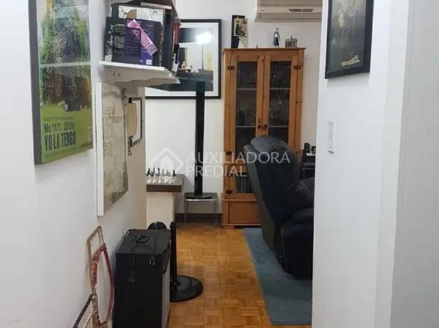 Apartamento de frente, reformado e prédio com elevador