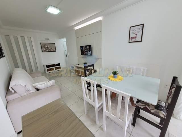 Apartamento de lateral no 2º piso, Edifício com elevador, Localizado a 150 metros do mar em Bombas