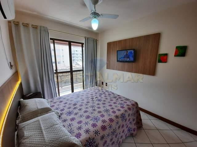 Apartamento de lateral, no 2º piso, Edifício com escadas, Localizado a 50 metros do mar em Bombas