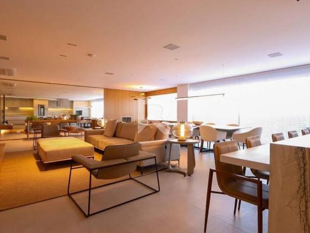 Apartamento de Luxo Mobiliado c/ ambientes integrados, 255m², 3 suítes e 4 vagas, no Ecoville
