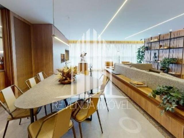 Apartamento de Luxo na Mooca, São Paulo: 4 Quartos, 4 Banheiros, 2 Vagas de Garagem 160m² de Puro