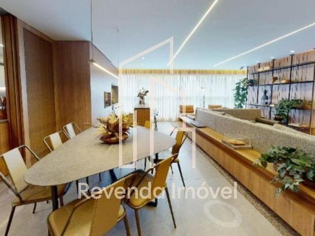 Apartamento de Luxo na Mooca, São Paulo: 4 Quartos, 4 Banheiros, 2 Vagas de Garagem 160m² de Puro