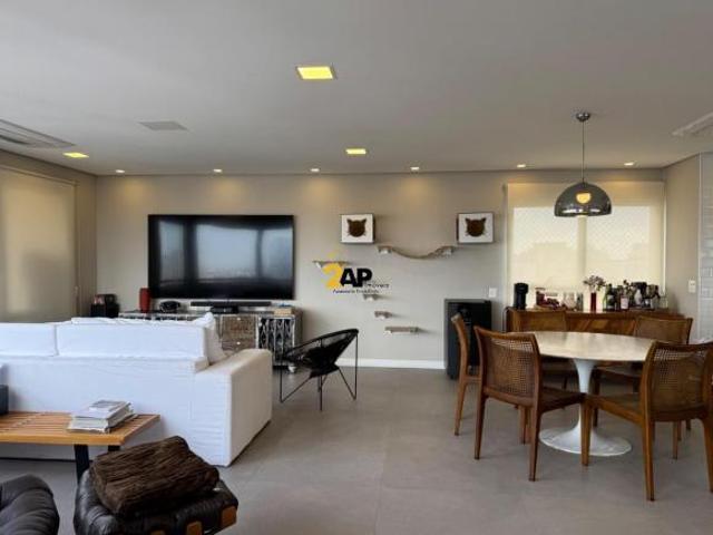 Apartamento de luxo na Vila Andrade: 4 quartos, 4 suítes, 5 banheiros, 4 vagas de garagem 210m². C