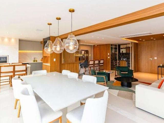 Apartamento de Luxo no Edifício Marc Chagall: Exclusividade e Sofisticação