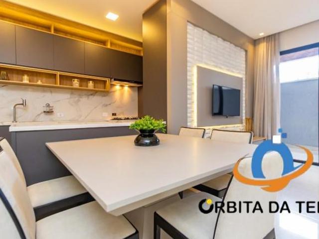 Apartamento de Luxo no Hugo Lange, Curitiba PR: 3 Quartos, 1 Suíte, 2 Banheiros, 2 Vagas de Garagem
