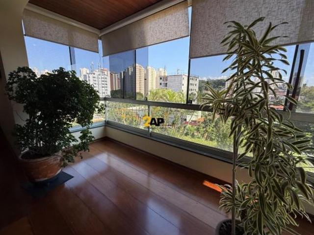 Apartamento de luxo no Jardim Londrina: 4 quartos, 4 suítes, 2 salas e 3 vagas de garagem!