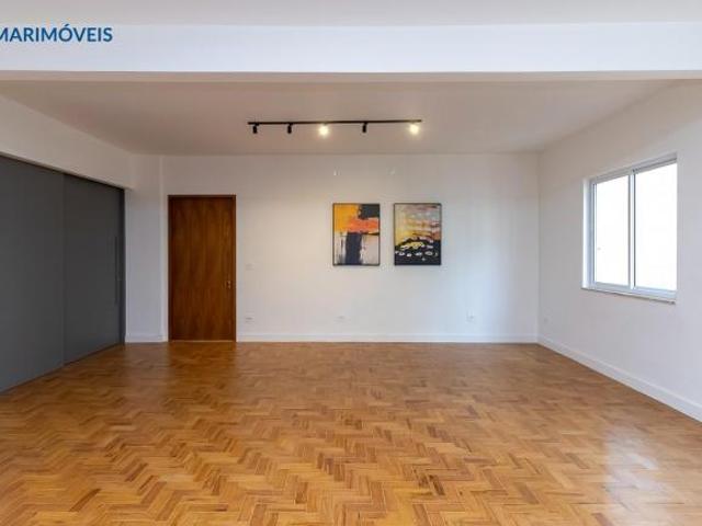 Apartamento de luxo no Jardim Paulista: 3 quartos, 1 suíte, salas três ambientes, 3 banheiros e 1 va