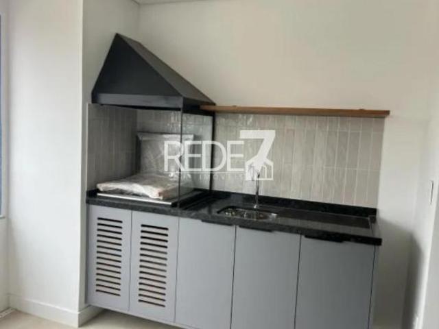 Apartamento de luxo no Jardim Planalto: 3 quartos, 3 suítes, 4 banheiros e 2 vagas de garagem, a 105