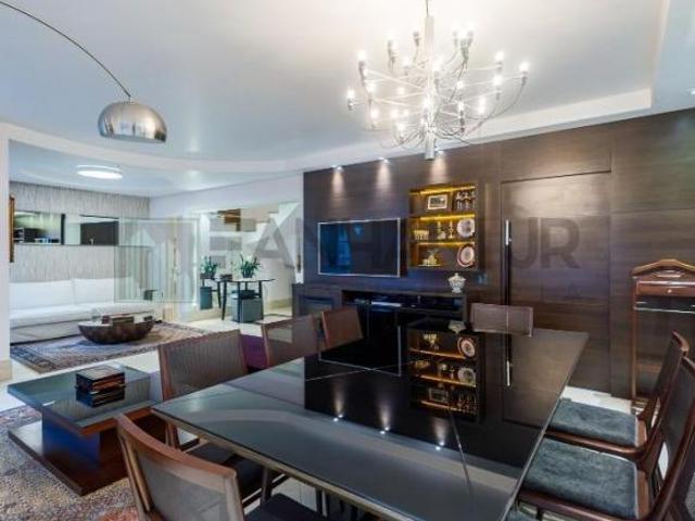 Apartamento de Luxo nos Jardins: 4 Quartos, 2 Suítes, 3 Salas, 5 Banheiros, 3 Vagas e 208m² Venda