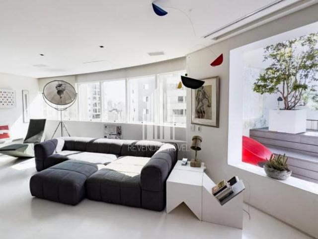 Apartamento de luxo à venda em Indianópolis, São Paulo 3 quartos, 2 suítes, 4 vagas de garagem!