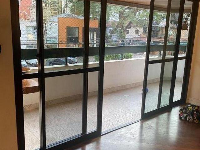 Apartamento de luxo à venda em Moema, São Paulo SP: 4 quartos, 1 suíte, 4 banheiros, 2 vagas de gara