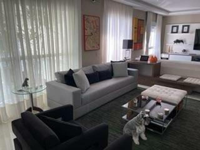 Apartamento de luxo à venda em SP: 3 quartos, 3 suítes, 2 salas, 4 banheiros, 5 vagas na Vila Marian