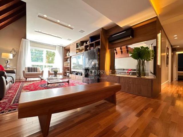 APARTAMENTO DE LUXO A VENDA NO CENTRO DE GRAMADO!