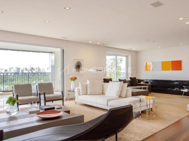 Apartamento de Luxo à Venda no Itaim Bibi com Vista Permanente para o Jardim Europa | 392m², 3 Suíte