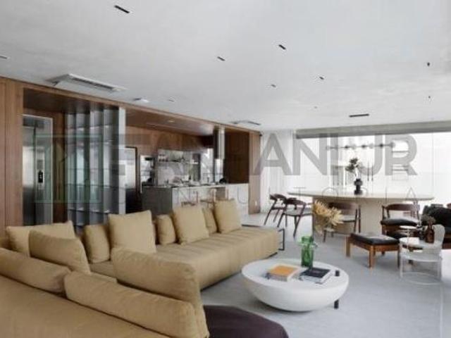 Apartamento de Luxo à Venda no Itaim Bibi, São Paulo SP: 3 Quartos, 3 Suítes, 3 Salas, 4 Banheiros