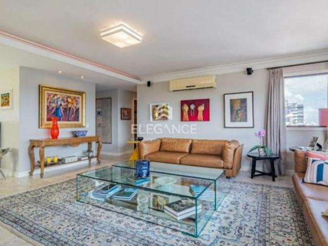 Apartamento de luxo à venda na Auxiliadora, Porto Alegre com 3 dormitórios, 3 suítes, 3 salas, 5 ban