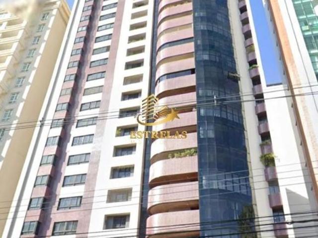 Apartamento de Luxo com 4 Quartos e 4 Vagas de Garagem no Batel, Curitiba PR: Imperdível!