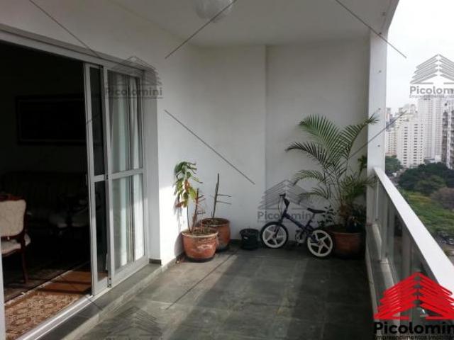 Apartamento de luxo com 4 quartos e 3 suítes em Moema, São Paulo SP! Confira já!