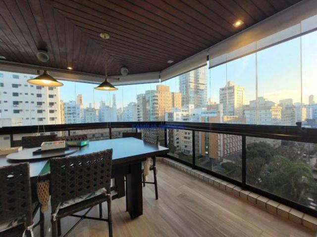 Apartamento de luxo com 5 suítes e varanda em Santos