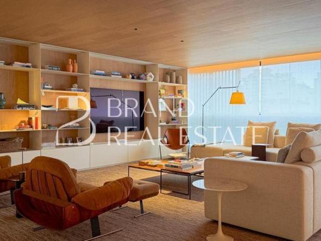 Apartamento de luxo com 250m², projeto diferenciado com 2 suítes de cinema, condomínio clube