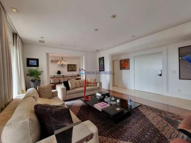 Apartamento de Luxo com 307 Metros, 3 Suítes e 5 Vagas à venda na Vila Nova