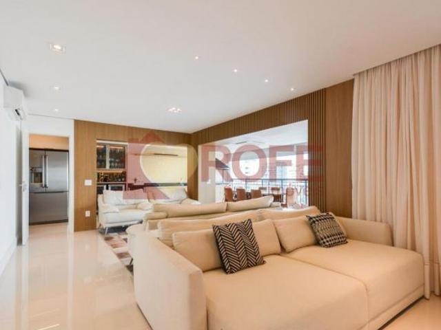 Apartamento de Luxo em Moema Alto Padrão, Design Assinado e 3 Vagas!