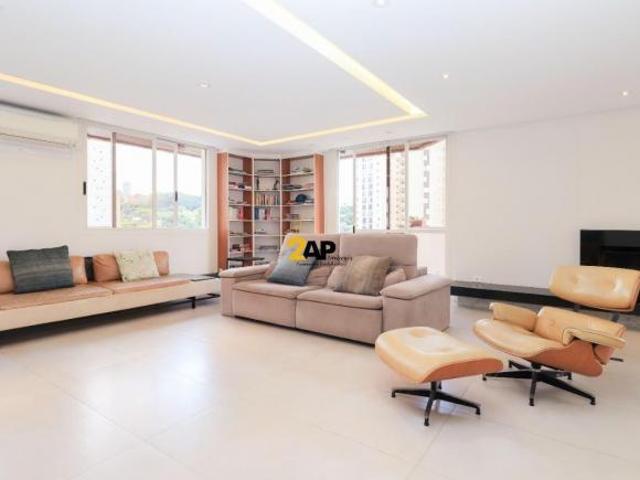 Apartamento de luxo em Pinheiros com 2 suítes, 3 salas, 4 banheiros e 3 vagas São Paulo SP 204m²