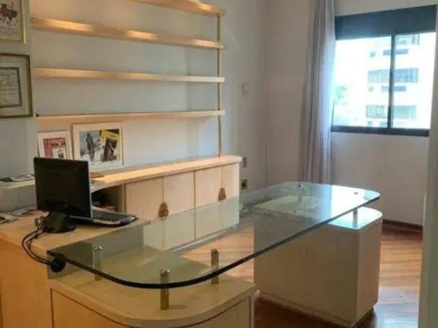 Apartamento de Luxo para Aluguel em Moema – 670 m², 6 Vagas, Piscina