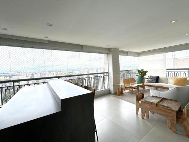 Apartamento de Luxo para venda com 220m², com 3 suítes e 4 vagas na Vila Suzana