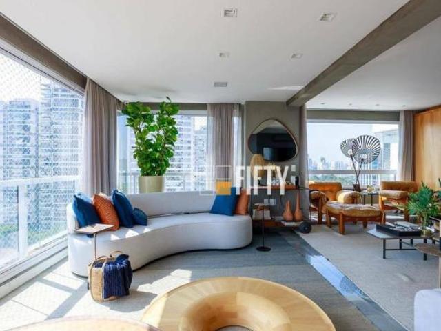 Apartamento de Luxo Reformado no Brooklin: 225m², 3 Suítes, Automação e Lazer Premium!