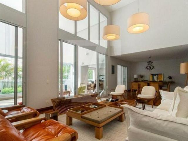 Apartamento de Luxo 350m² com 3 Suítes e Sala com Pé Direito Duplo