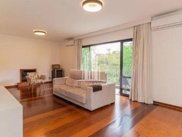 Apartamento de Luxo: 5 Quartos, 4 Banheiros, 2 Vagas em Jardim Ampliação, SP 167m² Totalmente Re