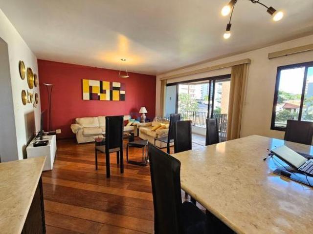 Apartamento de quatro quartos na Vila Mascote