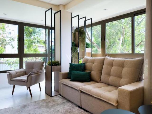 APARTAMENTO DECORADO 2 DORMITORIOS, SENDO 1 SUÍTE