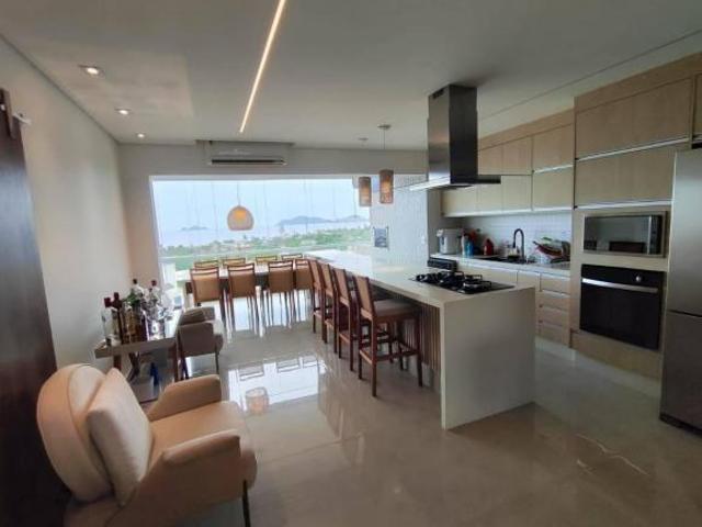Apartamento decorado à Venda na Enseada no Guarujá | QVista Inteligência Imob.