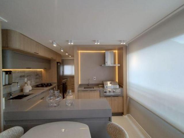 Apartamento decorado à venda no Canto do Forte em Praia Grande SP