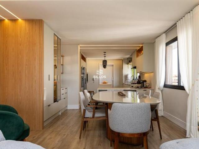 Apartamento decorado à venda com 3 suítes no Cabral em Curitiba