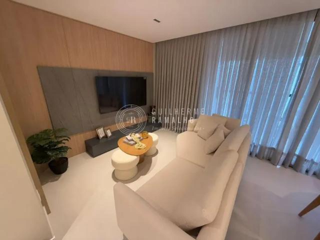 Apartamento decorado com 04 suítes, 03 vagas e 137m² à venda no Tesla Residence em Balneário Cambori