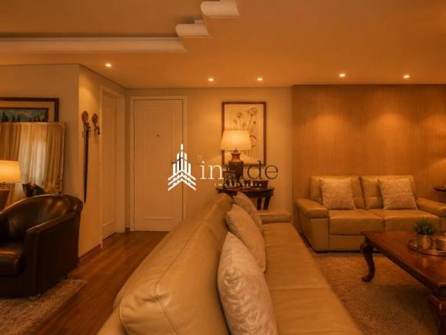 Apartamento Decorado com 151m², 3 Quartos e Excelente Localização no Água Verde