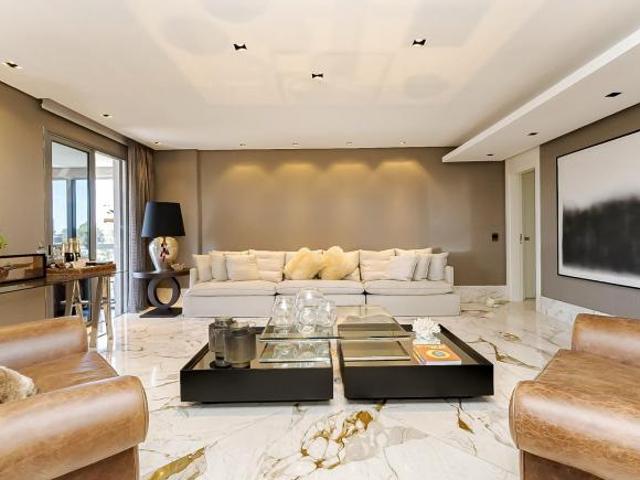 Apartamento Decorado com 235 m² no Ecoville