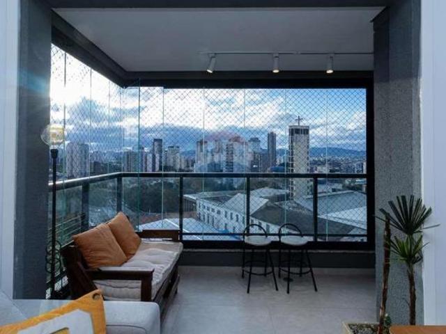 Apartamento decorado com 64m² na Vila Osasco, com depósito, 2 suítes e 2 vagas fixas